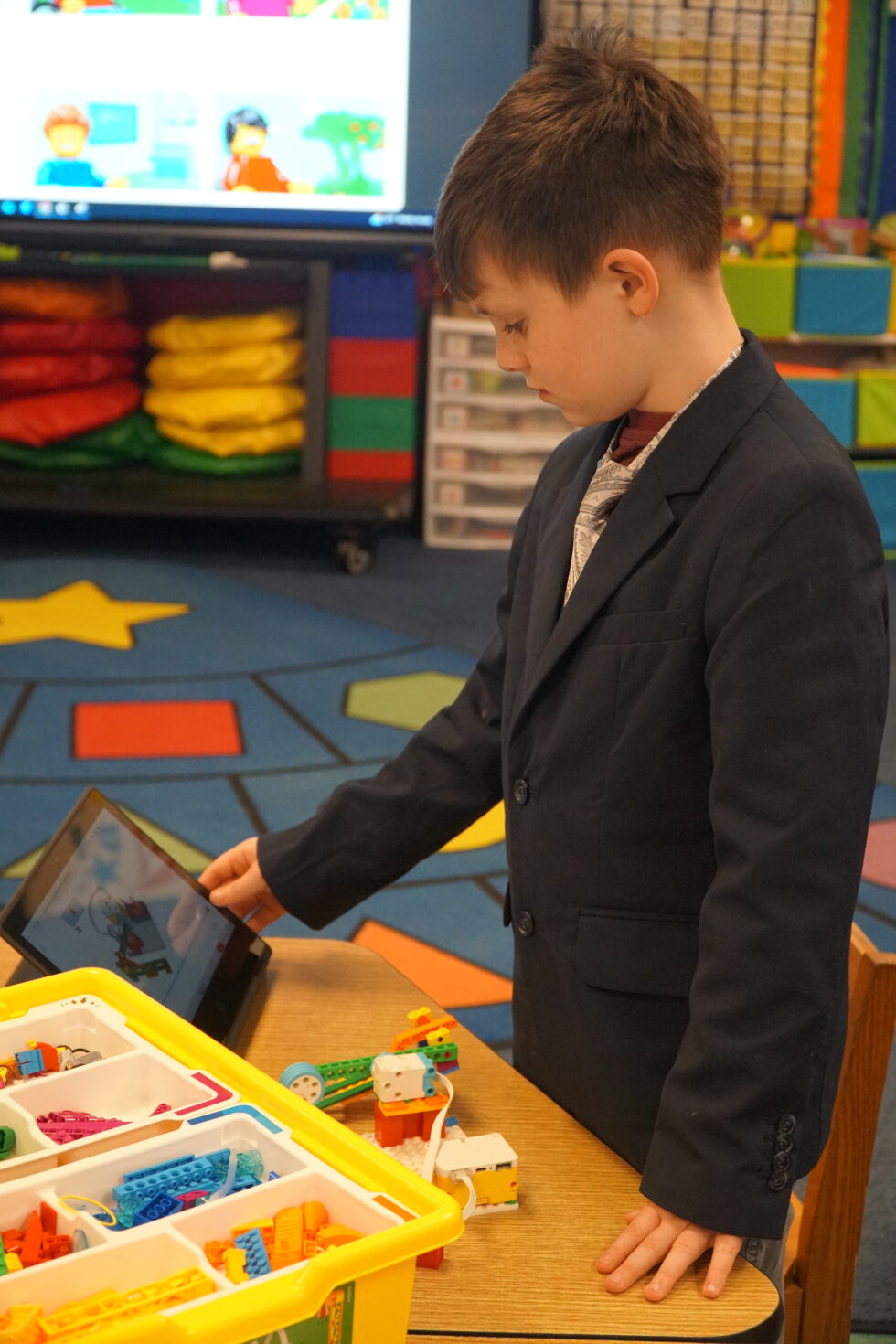 Students Use Robotics in DPS Coding Club | East Greenbush CSD